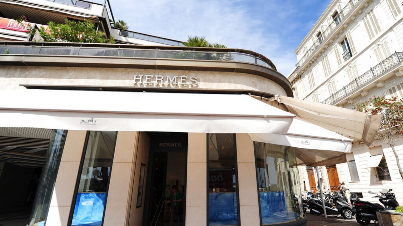 Δισεκατομμυριούχος θέλει να αφήσει την περιουσία του στον κηπουρό του - CNN.gr