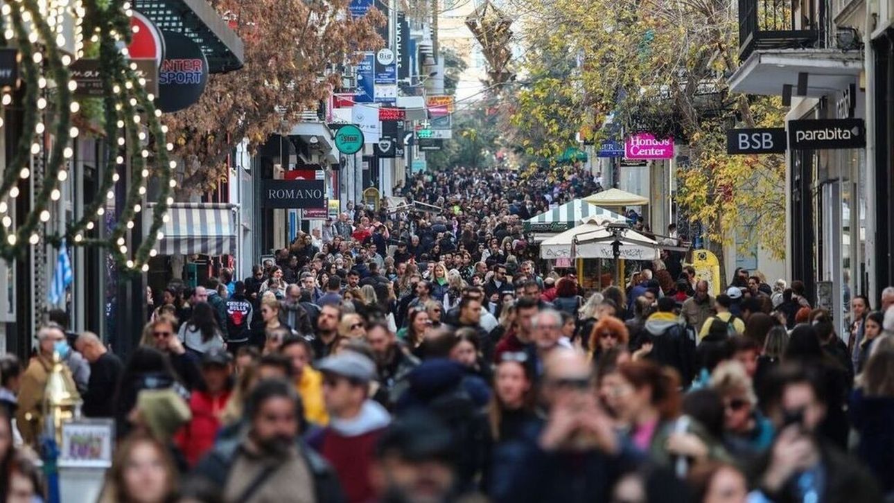 Σε ρυθμούς Χριστουγέννων η χώρα: Κοσμοσυρροή στην αγορά - Αυξημένη ...