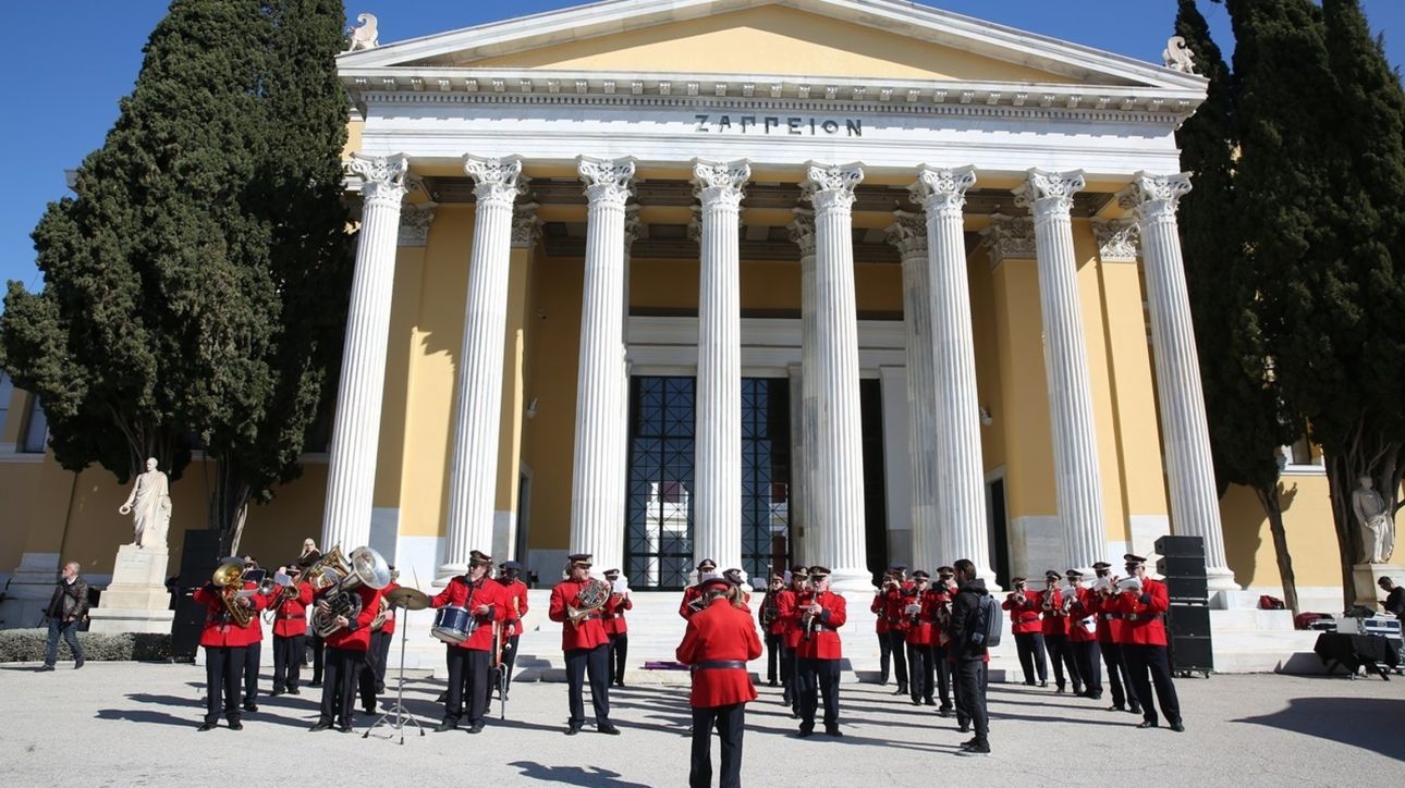 Τη «μαγεία» των Χριστουγέννων «ντύνουν» με τις μουσικές τους οι ...