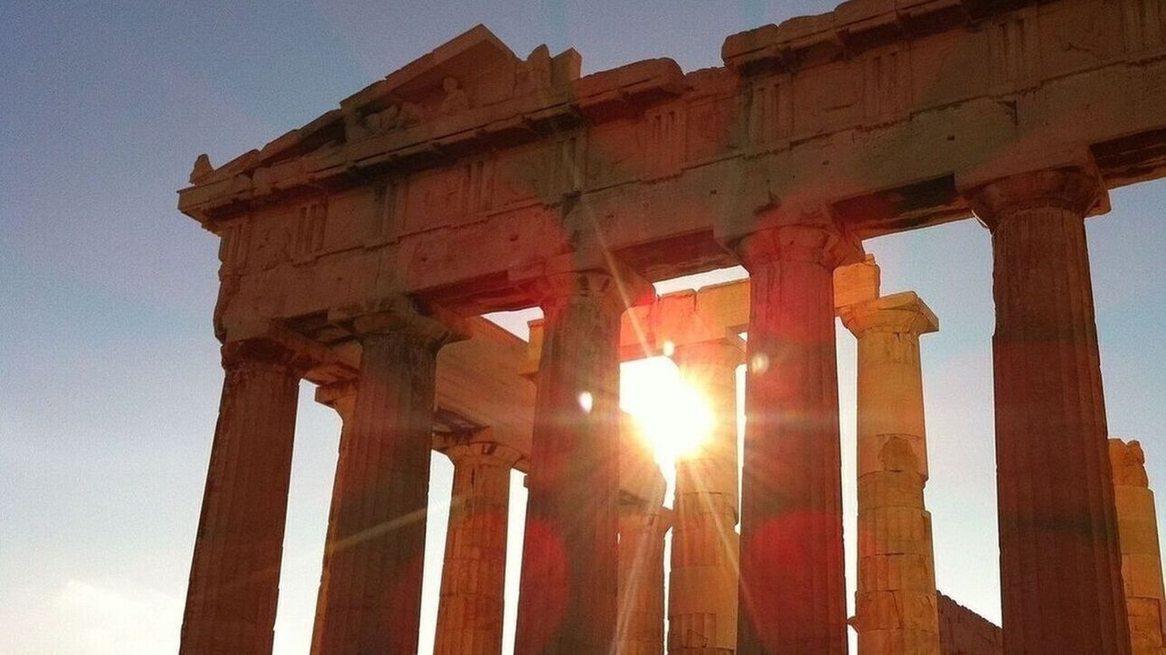 Τι φέρνει το 2024: Οι ευκαιρίες και οι προκλήσεις της νέας χρονιάς - CNN.gr