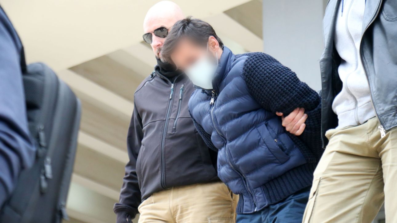Δολοφονία εγκύου: Βίντεο με τους κατηγορούμενους να πετούν προσωπικά ...