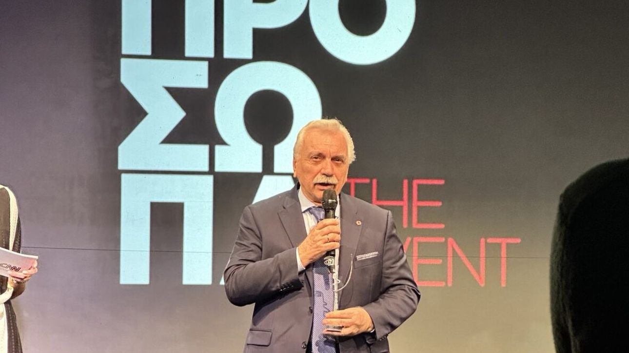 Βράβευση του προέδρου του Ελληνικού Ερυθρού Σταυρού από το CNN Greece ...