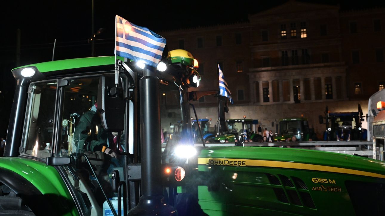 Ολονύχτια «πολιορκία» με τρακτέρ στο Σύνταγμα - Οι επόμενες κινήσεις ...