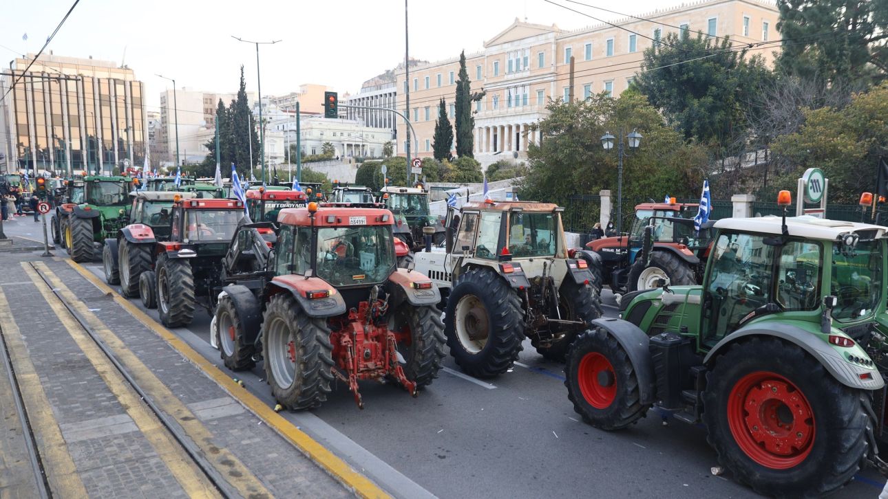 Αναχωρούν οι αγρότες από το Σύνταγμα - Στα μπλόκα οι αποφάσεις για τις ...