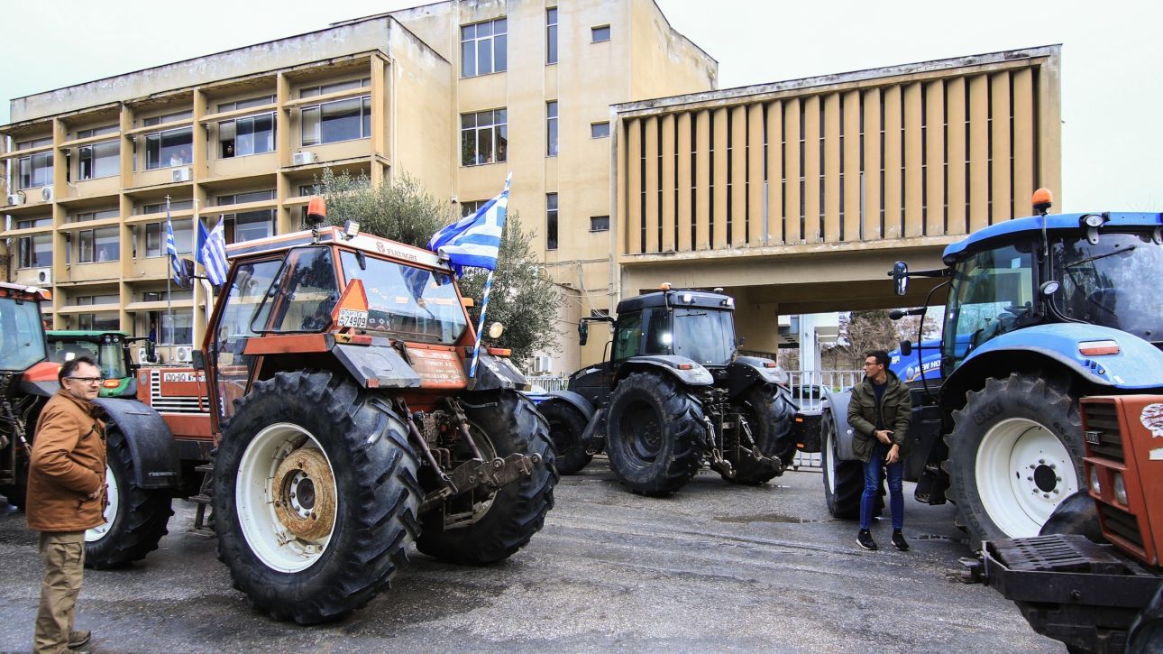Αγρότες: Διαμαρτυρία με τρακτέρ σε Τρίκαλα, Λάρισα, Καρδίτσα, Πήλιο ...