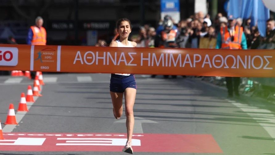 Σε εξέλιξη ο Ημιμαραθώνιος Αθήνας: Απροσπέλαστο το κέντρο - Ποιοι ...