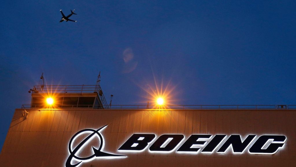Νέος πονοκέφαλος για τη Boeing: Σε εξέλιξη έρευνα μετά από αποκόλληση ...