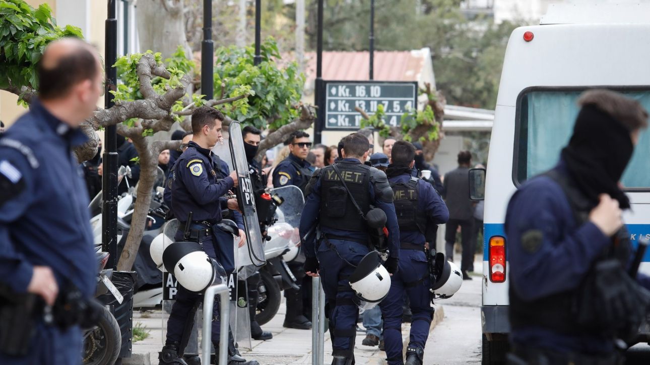 Στον Εισαγγελέα οι συλληφθέντες για τα επεισόδια στου Ρέντη - CNN.gr