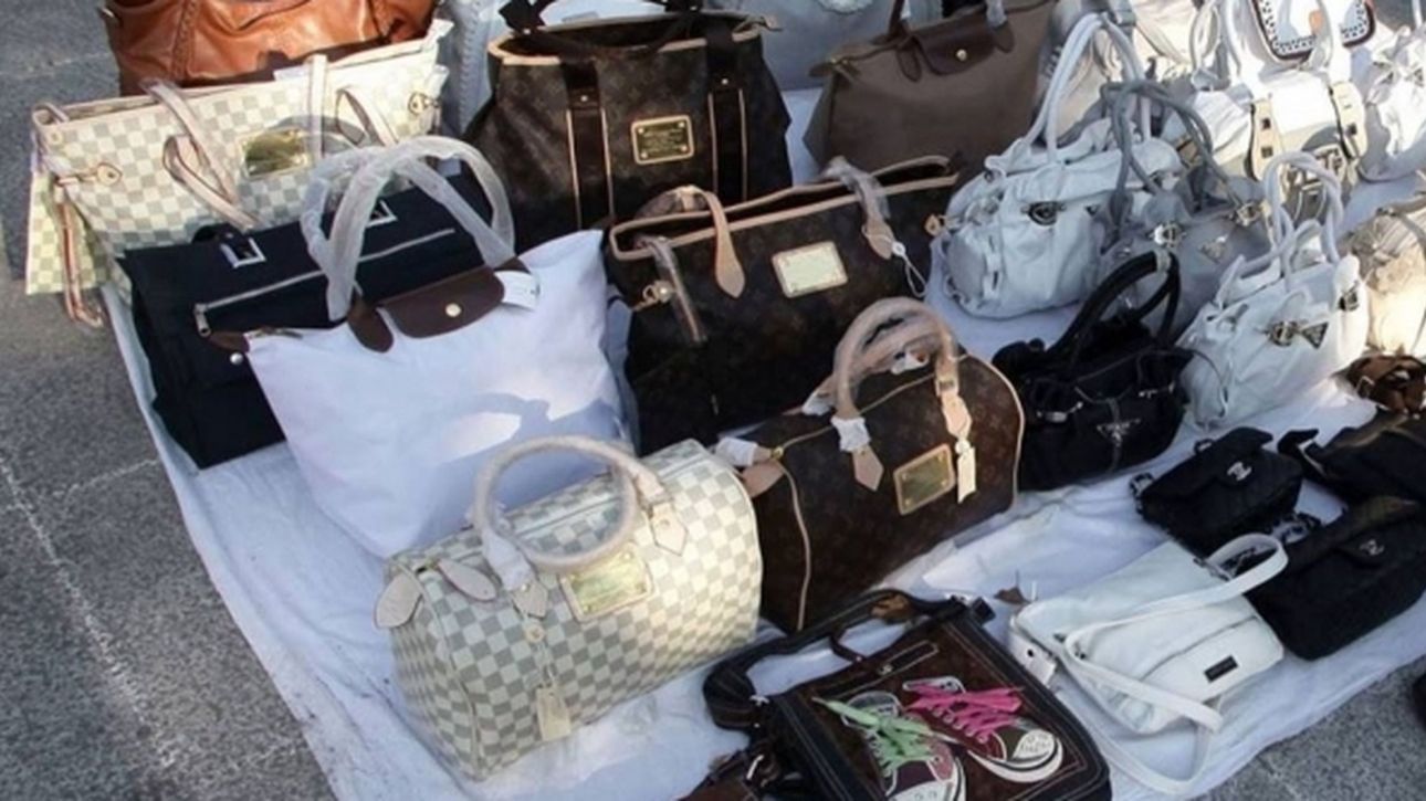 Χαλκιδική: Πουλούσαν επώνυμα προϊόντα «μαϊμού» σε e-shops - Δικογραφία ...