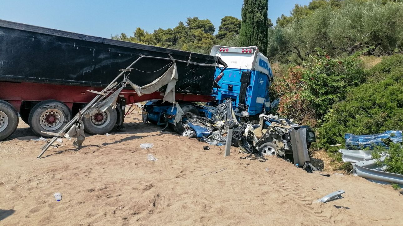 Τραγικός ο απολογισμός του τροχαίου στη Μεσσηνία - Τέσσερις νεκροί και ...